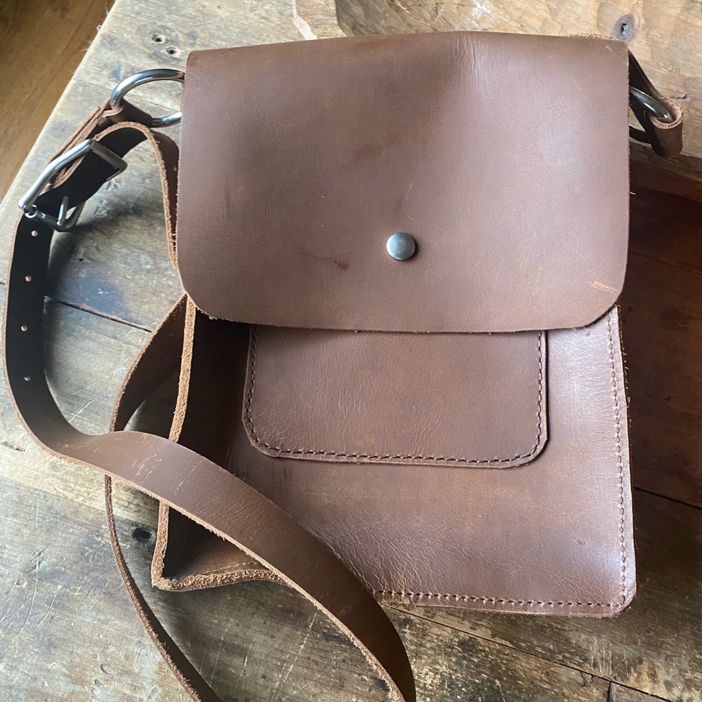 Amish Made Genuine Leather Crossbody Purse - Gem